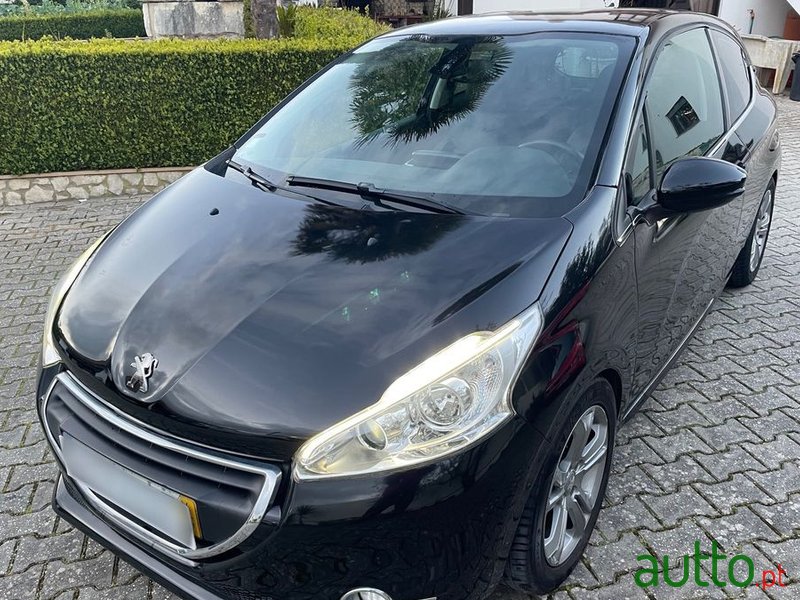 Luxus Peugeot 208 2014 Bild